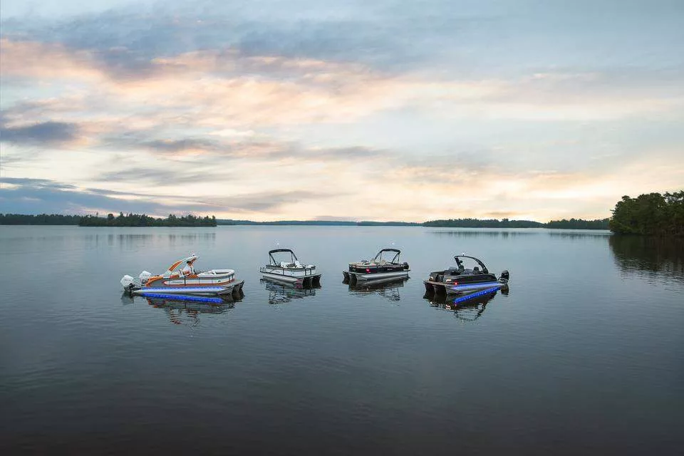 Manitou Pontoon Boat Service in Sioux Falls, SD - Sodak's Marina